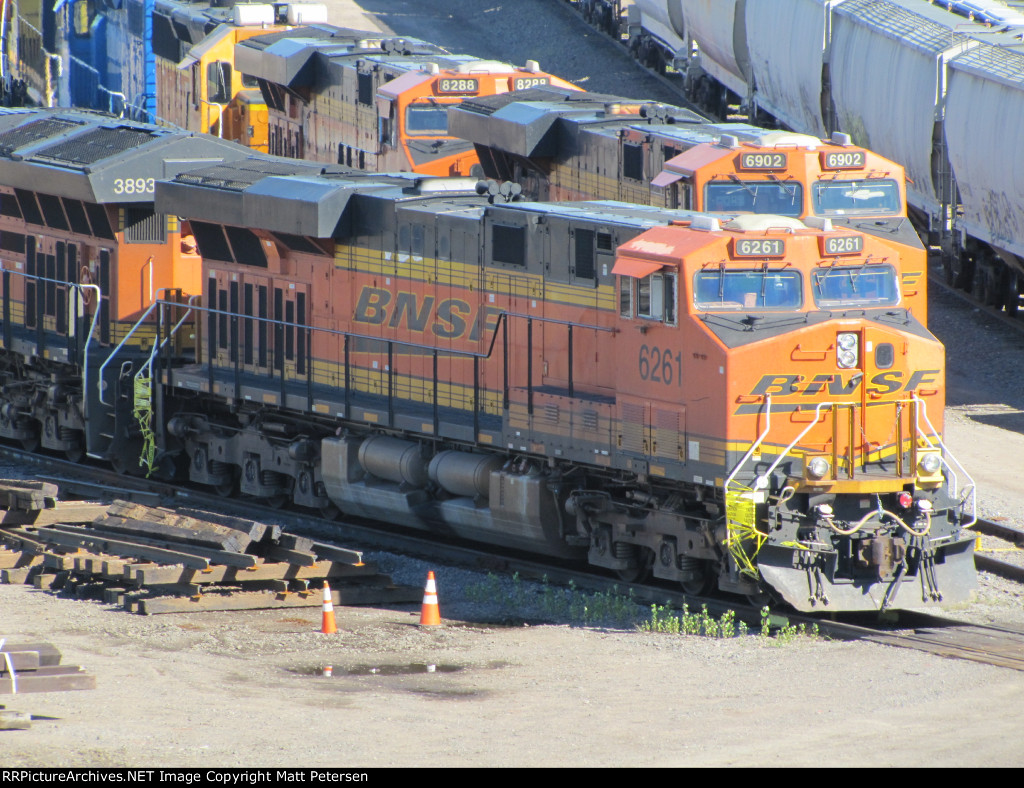 BNSF 6261